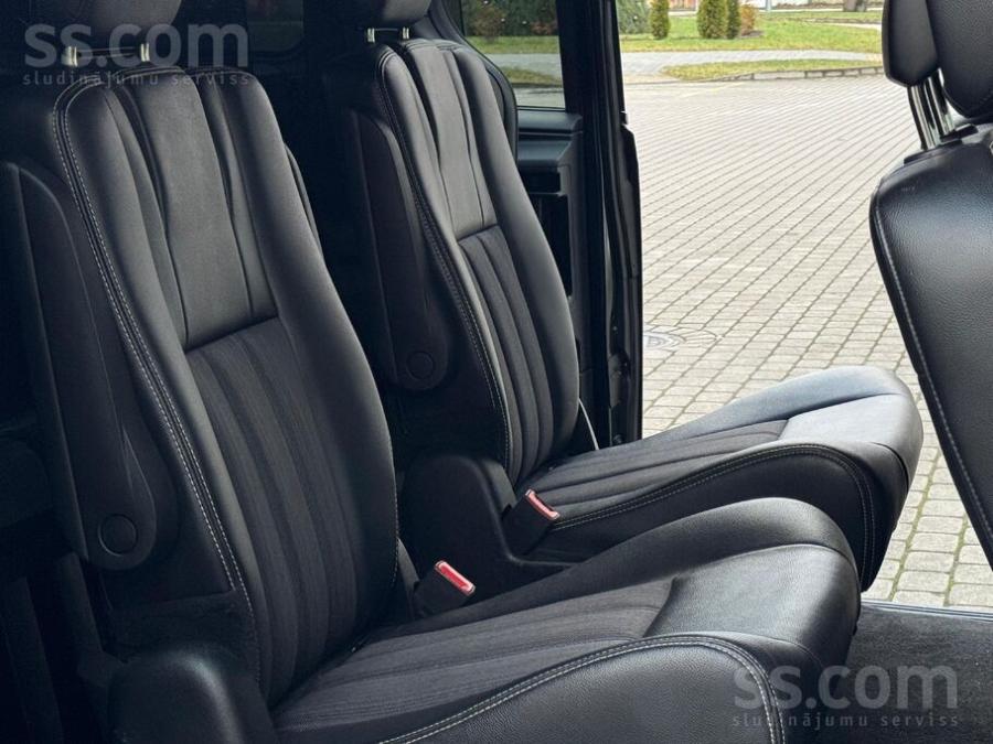 Grey Lancia Voyager 2014 in Riga, with an engine capacity of 2.80 L and mileage of 239 thousand km for 9750 €, photo 19 on AUTOMOTO.COM.LV