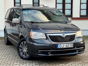 Grey Lancia Voyager 2014 in Panevezys, with an engine capacity of 2.80 L and mileage of 239 thousand km for 8950 €, photo 2 on AUTOMOTO.COM.LV