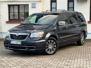 Grey Lancia Voyager 2014 in Panevezys, with an engine capacity of 2.80 L and mileage of 239 thousand km for 8950 €, photo 5 on AUTOMOTO.COM.LV