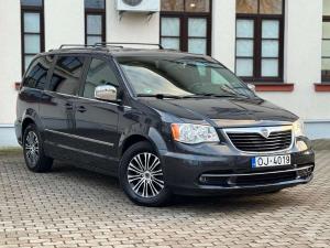 Grey Lancia Voyager 2014 in Panevezys, with an engine capacity of 2.80 L and mileage of 239 thousand km for 8950 €, photo 6 on AUTOMOTO.COM.LV