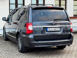 Grey Lancia Voyager 2014 in Panevezys, with an engine capacity of 2.80 L and mileage of 239 thousand km for 8950 €, photo 7 on AUTOMOTO.COM.LV