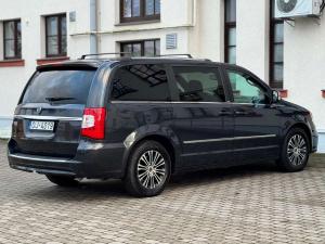 Grey Lancia Voyager 2014 in Panevezys, with an engine capacity of 2.80 L and mileage of 239 thousand km for 8950 €, photo 8 on AUTOMOTO.COM.LV