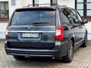 Grey Lancia Voyager 2014 in Panevezys, with an engine capacity of 2.80 L and mileage of 239 thousand km for 8950 €, photo 14 on AUTOMOTO.COM.LV