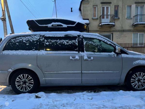 Pelēks Lancia Voyager 2014 Viļņa, ar dzinēja tilpumu 2.78 L un nobraukumu 220 tūkst. km par 5500 €, foto 2 vietnē AUTOMOTO.COM.LV