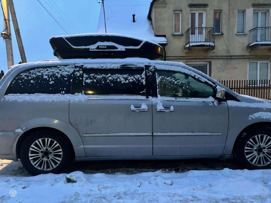 Pelēks Lancia Voyager 2014 Viļņa, ar dzinēja tilpumu 2.78 L un nobraukumu 220 tūkst. km par 5500 €, foto 2 vietnē AUTOMOTO.COM.LV