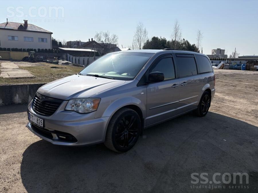 Pelēks Lancia Voyager 2014 Daugavpils, ar dzinēja tilpumu 2.80 L un nobraukumu 253 tūkst. km par 12000 €, foto 1 vietnē AUTOMOTO.COM.LV