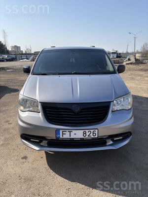 Pelēks Lancia Voyager 2014 Daugavpils, ar dzinēja tilpumu 2.80 L un nobraukumu 253 tūkst. km par 12000 €, foto 4 vietnē AUTOMOTO.COM.LV
