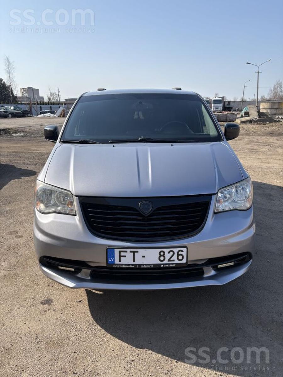 Pelēks Lancia Voyager 2014 Daugavpils, ar dzinēja tilpumu 2.80 L un nobraukumu 253 tūkst. km par 12000 €, foto 4 vietnē AUTOMOTO.COM.LV