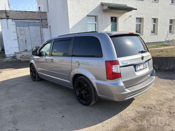 Pelēks Lancia Voyager 2014 Daugavpils, ar dzinēja tilpumu 2.80 L un nobraukumu 253 tūkst. km par 12000 €, foto 5 vietnē AUTOMOTO.COM.LV