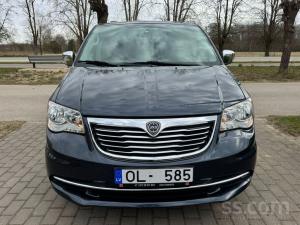 Pelēks Lancia Voyager 2014 Ogre, ar dzinēja tilpumu 2.80 L un nobraukumu 216 tūkst. km par 9280 €, foto 3 vietnē AUTOMOTO.COM.LV