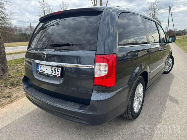 Pelēks Lancia Voyager 2014 Ogre, ar dzinēja tilpumu 2.80 L un nobraukumu 216 tūkst. km par 9280 €, foto 6 vietnē AUTOMOTO.COM.LV
