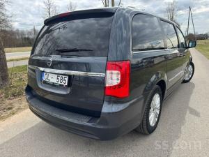 Pelēks Lancia Voyager 2014 Ogre, ar dzinēja tilpumu 2.80 L un nobraukumu 216 tūkst. km par 9280 €, foto 7 vietnē AUTOMOTO.COM.LV