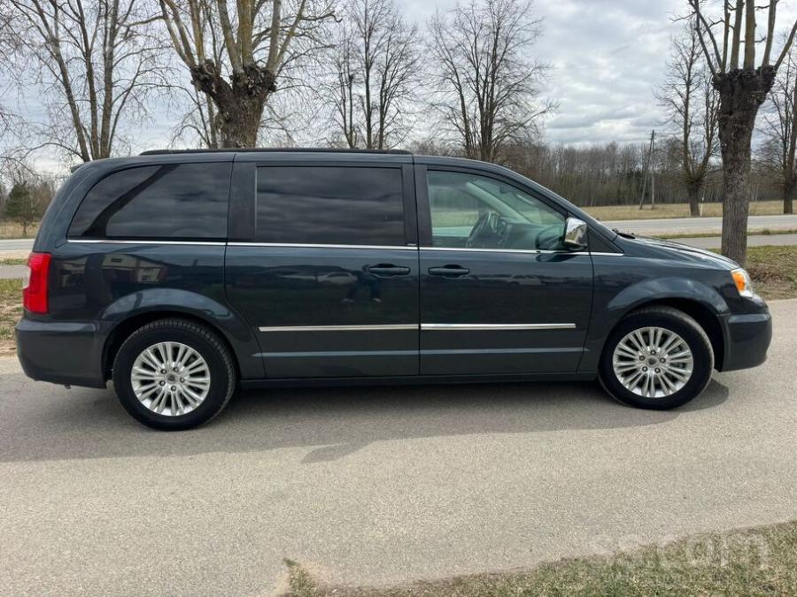 Pelēks Lancia Voyager 2014 Ogre, ar dzinēja tilpumu 2.80 L un nobraukumu 216 tūkst. km par 9280 €, foto 9 vietnē AUTOMOTO.COM.LV