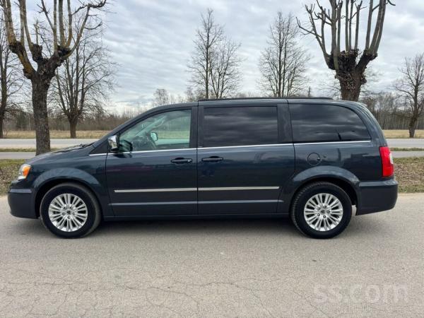 Pelēks Lancia Voyager 2014 Ogre, ar dzinēja tilpumu 2.80 L un nobraukumu 216 tūkst. km par 9280 €, foto 9 vietnē AUTOMOTO.COM.LV