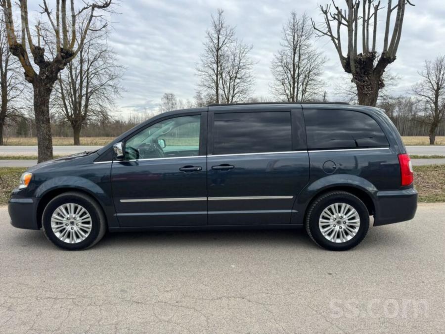 Pelēks Lancia Voyager 2014 Ogre, ar dzinēja tilpumu 2.80 L un nobraukumu 216 tūkst. km par 9280 €, foto 10 vietnē AUTOMOTO.COM.LV