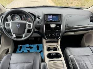 Pelēks Lancia Voyager 2014 Ogre, ar dzinēja tilpumu 2.80 L un nobraukumu 216 tūkst. km par 9280 €, foto 13 vietnē AUTOMOTO.COM.LV