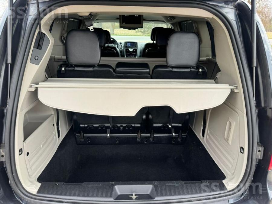 Pelēks Lancia Voyager 2014 Ogre, ar dzinēja tilpumu 2.80 L un nobraukumu 216 tūkst. km par 9280 €, foto 16 vietnē AUTOMOTO.COM.LV