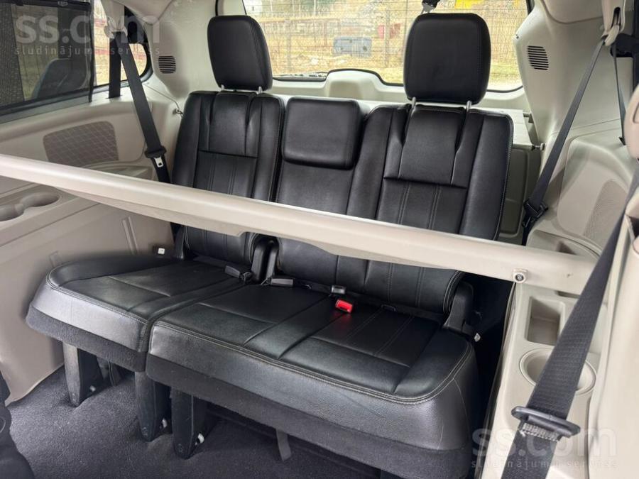Pelēks Lancia Voyager 2014 Ogre, ar dzinēja tilpumu 2.80 L un nobraukumu 216 tūkst. km par 9280 €, foto 18 vietnē AUTOMOTO.COM.LV