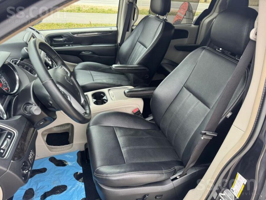 Pelēks Lancia Voyager 2014 Ogre, ar dzinēja tilpumu 2.80 L un nobraukumu 216 tūkst. km par 9280 €, foto 21 vietnē AUTOMOTO.COM.LV