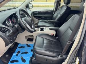 Pelēks Lancia Voyager 2014 Ogre, ar dzinēja tilpumu 2.80 L un nobraukumu 216 tūkst. km par 9280 €, foto 23 vietnē AUTOMOTO.COM.LV