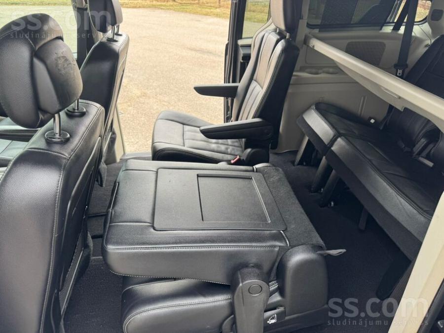 Pelēks Lancia Voyager 2014 Ogre, ar dzinēja tilpumu 2.80 L un nobraukumu 216 tūkst. km par 9280 €, foto 24 vietnē AUTOMOTO.COM.LV