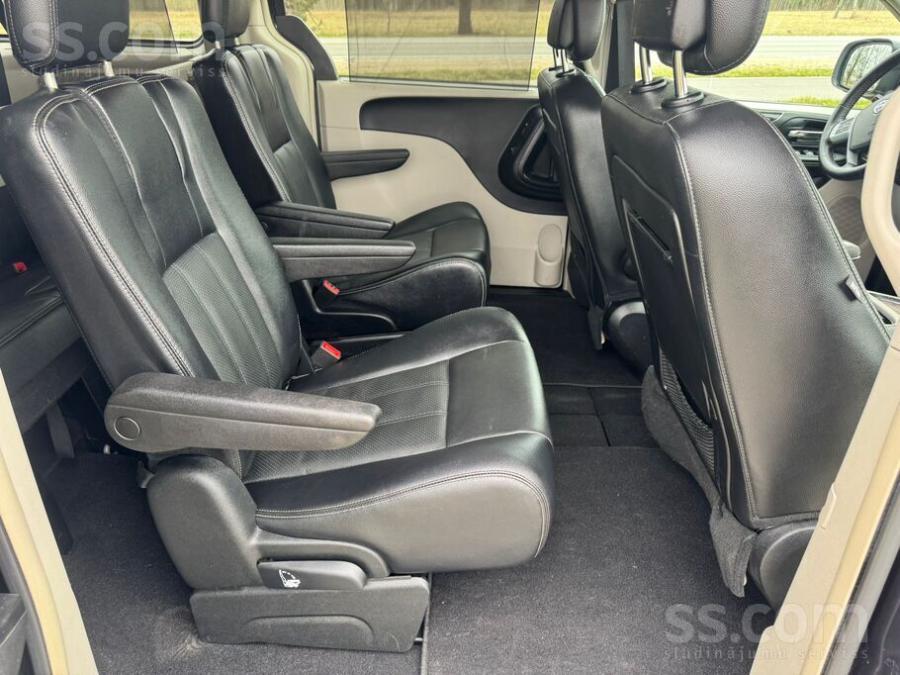 Pelēks Lancia Voyager 2014 Ogre, ar dzinēja tilpumu 2.80 L un nobraukumu 216 tūkst. km par 9280 €, foto 29 vietnē AUTOMOTO.COM.LV