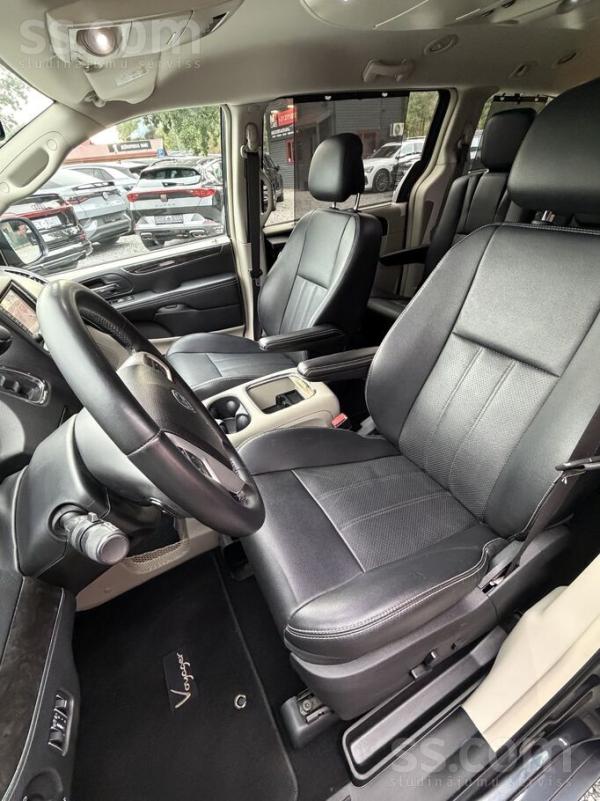 Серый Лянча Voyager 2014 в Рига, объемом двигателя 2.80 л и пробегом 171 тыс. км за 10790 €, фото 9 на AUTOMOTO.COM.LV