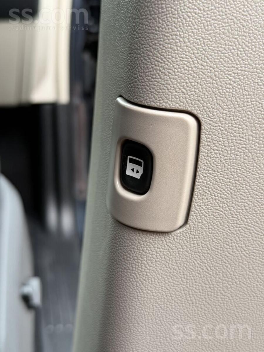 Серый Лянча Voyager 2014 в Рига, объемом двигателя 2.80 л и пробегом 171 тыс. км за 10790 €, фото 13 на AUTOMOTO.COM.LV