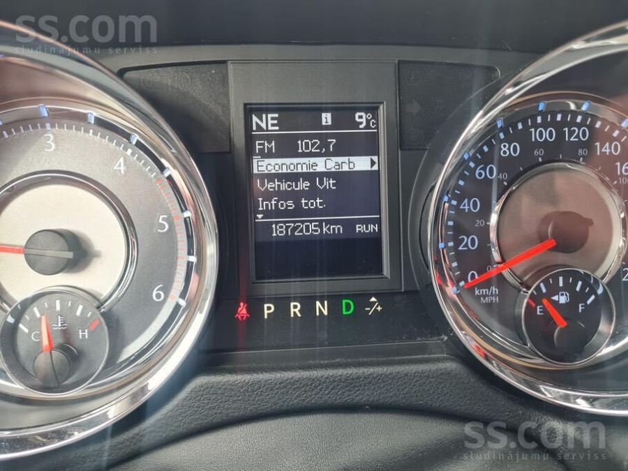 Grey Lancia Voyager 2015 in Jelgava, with an engine capacity of 2.80 L and mileage of 0 thousand km for 10490 €, photo 3 on AUTOMOTO.COM.LV