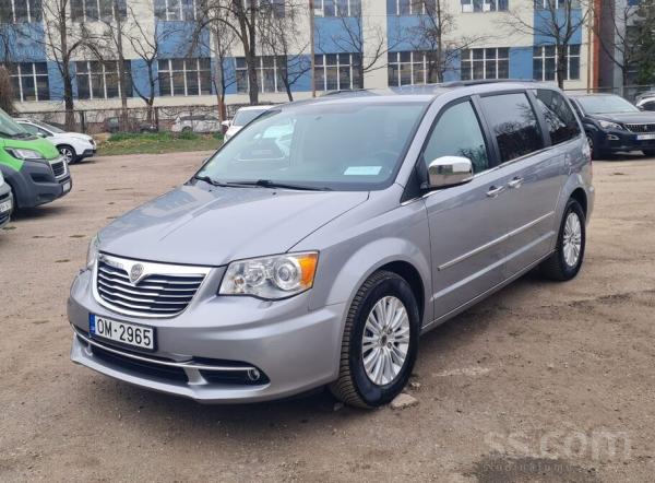 Grey Lancia Voyager 2015 in Jelgava, with an engine capacity of 2.80 L and mileage of 0 thousand km for 10490 €, photo 3 on AUTOMOTO.COM.LV