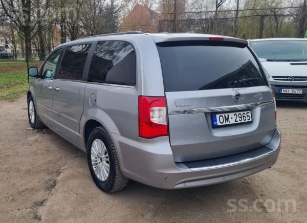 Grey Lancia Voyager 2015 in Jelgava, with an engine capacity of 2.80 L and mileage of 0 thousand km for 10490 €, photo 7 on AUTOMOTO.COM.LV