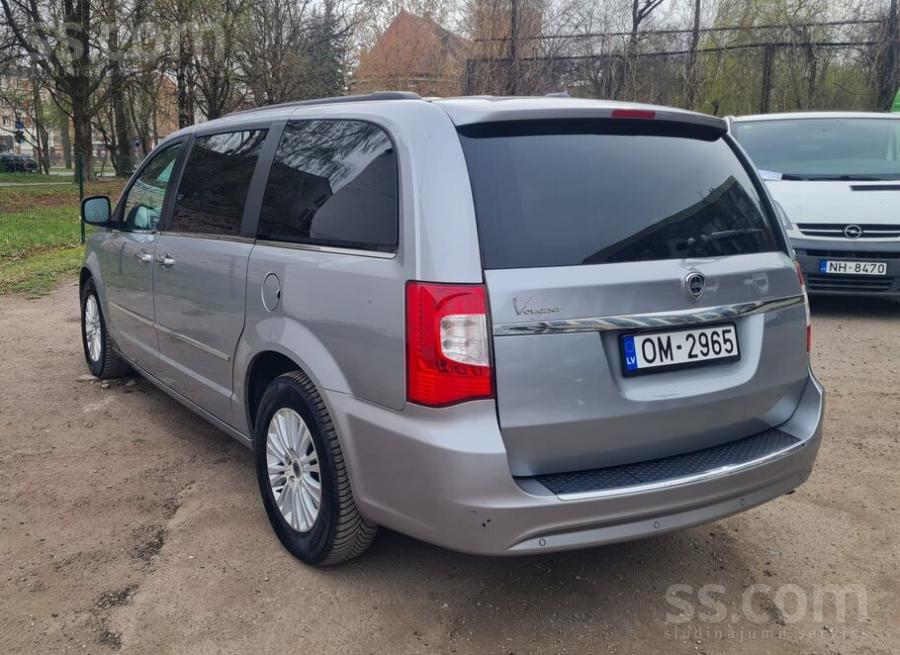 Grey Lancia Voyager 2015 in Jelgava, with an engine capacity of 2.80 L and mileage of 0 thousand km for 10490 €, photo 8 on AUTOMOTO.COM.LV
