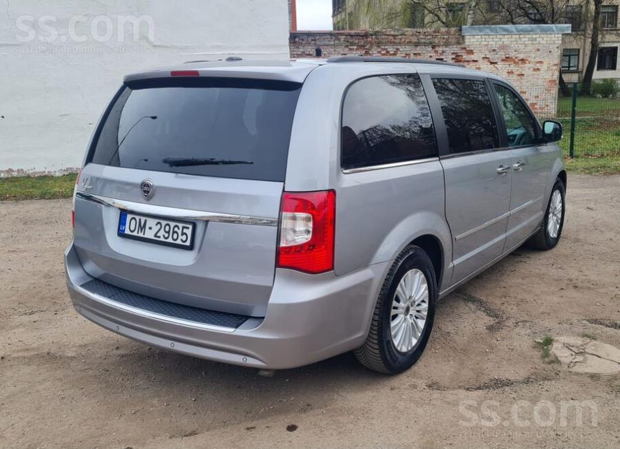 Grey Lancia Voyager 2015 in Jelgava, with an engine capacity of 2.80 L and mileage of 0 thousand km for 10490 €, photo 9 on AUTOMOTO.COM.LV