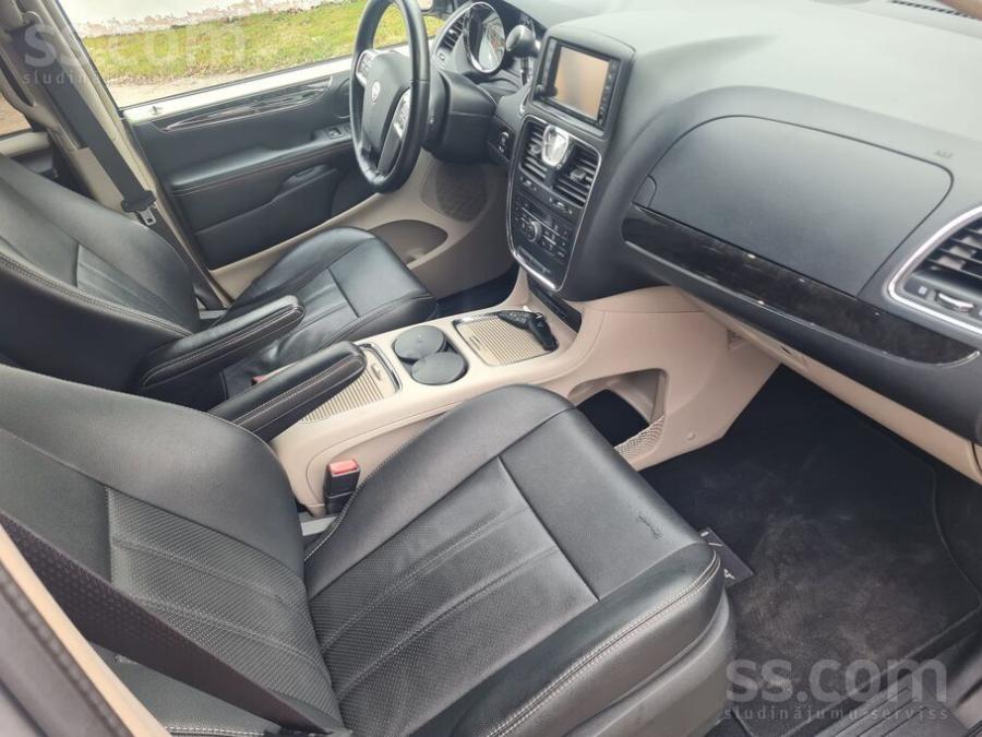 Grey Lancia Voyager 2015 in Jelgava, with an engine capacity of 2.80 L and mileage of 0 thousand km for 10490 €, photo 13 on AUTOMOTO.COM.LV