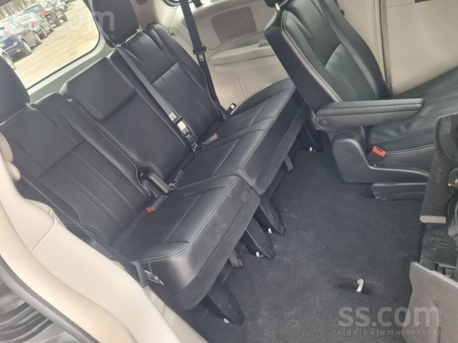 Grey Lancia Voyager 2015 in Jelgava, with an engine capacity of 2.80 L and mileage of 0 thousand km for 10490 €, photo 15 on AUTOMOTO.COM.LV