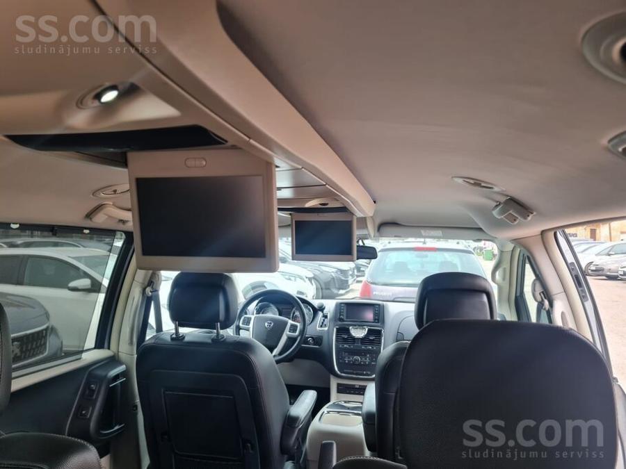 Grey Lancia Voyager 2015 in Jelgava, with an engine capacity of 2.80 L and mileage of 0 thousand km for 10490 €, photo 17 on AUTOMOTO.COM.LV