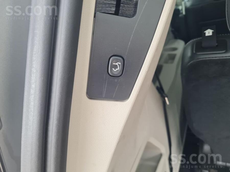 Grey Lancia Voyager 2015 in Jelgava, with an engine capacity of 2.80 L and mileage of 0 thousand km for 10490 €, photo 18 on AUTOMOTO.COM.LV