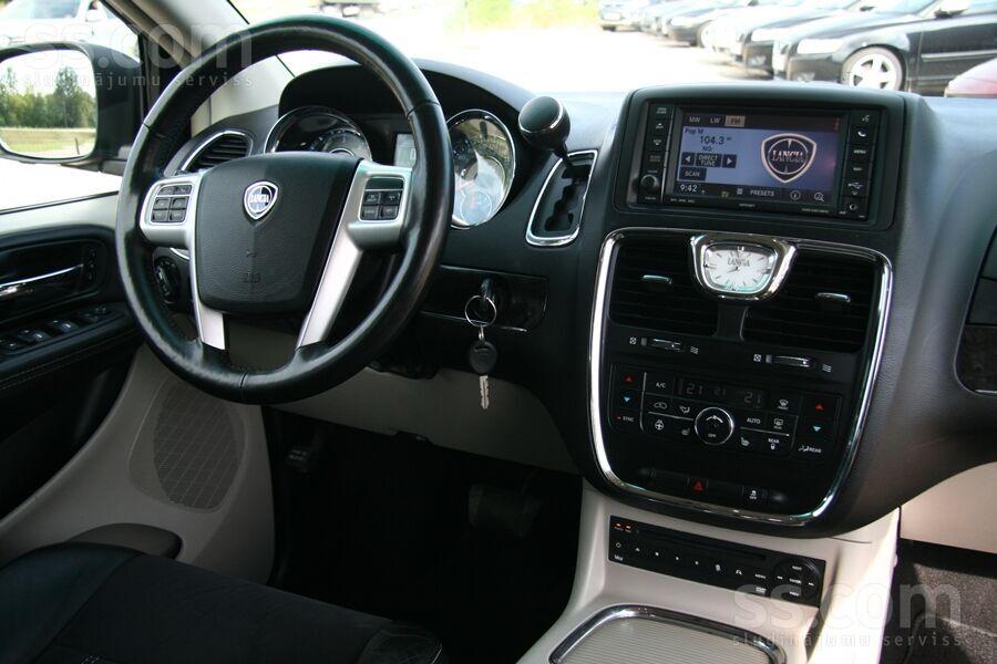 Pelēks Lancia Voyager 2015 Tukums, ar dzinēja tilpumu 2.80 L un nobraukumu 0 tūkst. km par 12700 €, foto 6 vietnē AUTOMOTO.COM.LV