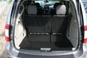 Pelēks Lancia Voyager 2015 Tukums, ar dzinēja tilpumu 2.80 L un nobraukumu 0 tūkst. km par 12700 €, foto 12 vietnē AUTOMOTO.COM.LV