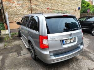 Pelēks Lancia Voyager 2015 Rīga, ar dzinēja tilpumu 2.80 L un nobraukumu 151 tūkst. km par 9980 €, foto 3 vietnē AUTOMOTO.COM.LV