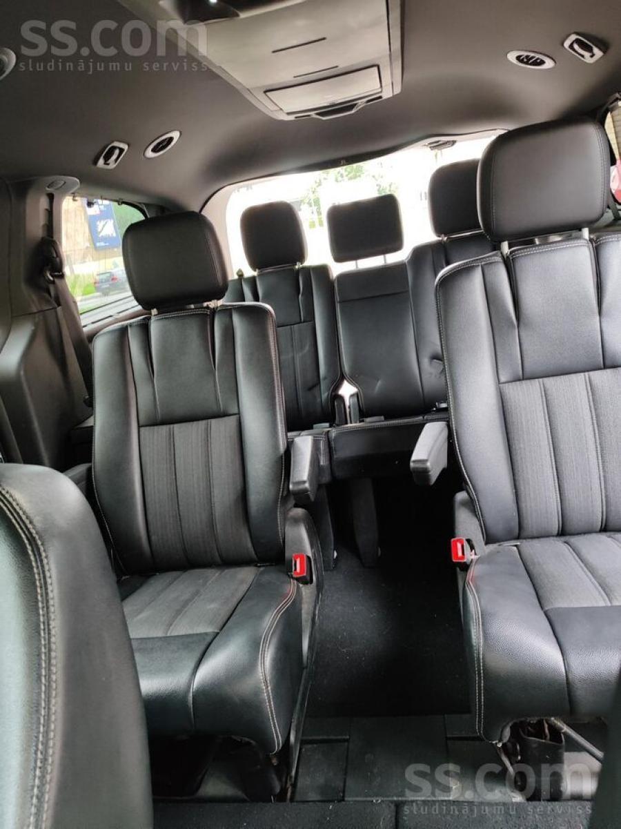 Pelēks Lancia Voyager 2015 Rīga, ar dzinēja tilpumu 2.80 L un nobraukumu 151 tūkst. km par 9980 €, foto 4 vietnē AUTOMOTO.COM.LV