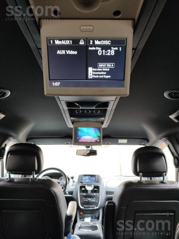 Grey Lancia Voyager 2015 in Riga, with an engine capacity of 2.80 L and mileage of 151 thousand km for 9980 €, photo 5 on AUTOMOTO.COM.LV
