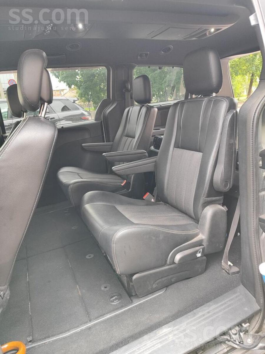 Pelēks Lancia Voyager 2015 Rīga, ar dzinēja tilpumu 2.80 L un nobraukumu 151 tūkst. km par 9980 €, foto 7 vietnē AUTOMOTO.COM.LV