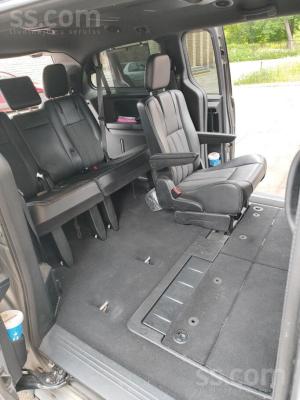 Pelēks Lancia Voyager 2015 Rīga, ar dzinēja tilpumu 2.80 L un nobraukumu 151 tūkst. km par 9980 €, foto 8 vietnē AUTOMOTO.COM.LV