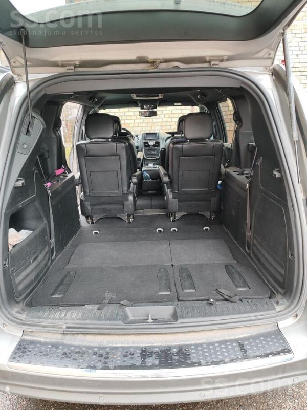 Grey Lancia Voyager 2015 in Riga, with an engine capacity of 2.80 L and mileage of 151 thousand km for 9980 €, photo 9 on AUTOMOTO.COM.LV