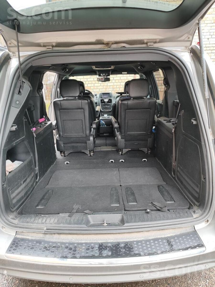 Pelēks Lancia Voyager 2015 Rīga, ar dzinēja tilpumu 2.80 L un nobraukumu 151 tūkst. km par 9980 €, foto 10 vietnē AUTOMOTO.COM.LV