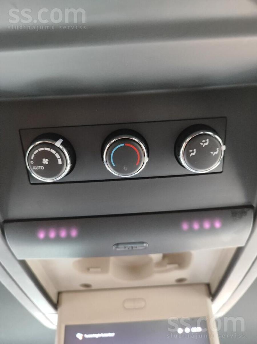 Pelēks Lancia Voyager 2015 Rīga, ar dzinēja tilpumu 2.80 L un nobraukumu 151 tūkst. km par 9980 €, foto 25 vietnē AUTOMOTO.COM.LV