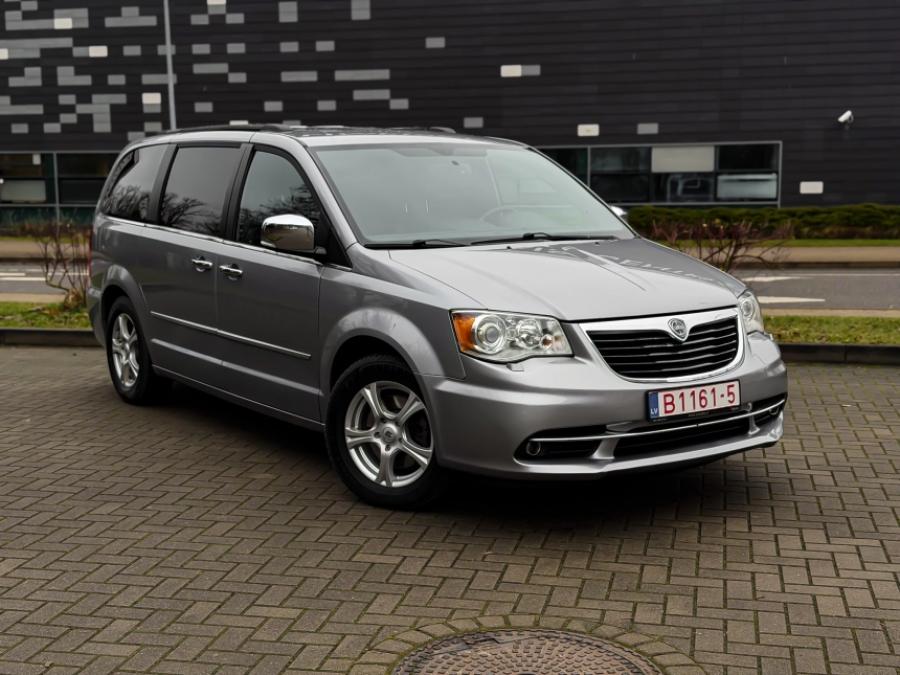 Pelēks Lancia Voyager 2015 Rīga, ar dzinēja tilpumu 2.80 L un nobraukumu 0 tūkst. km par 8500 €, foto 1 vietnē AUTOMOTO.COM.LV