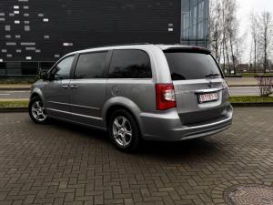 Pelēks Lancia Voyager 2015 Rīga, ar dzinēja tilpumu 2.80 L un nobraukumu 0 tūkst. km par 8500 €, foto 3 vietnē AUTOMOTO.COM.LV