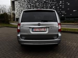 Pelēks Lancia Voyager 2015 Rīga, ar dzinēja tilpumu 2.80 L un nobraukumu 0 tūkst. km par 8500 €, foto 4 vietnē AUTOMOTO.COM.LV